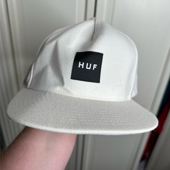 HUF | Accessories | Huf Hat White With Black Logo Adjustable Sizing ...